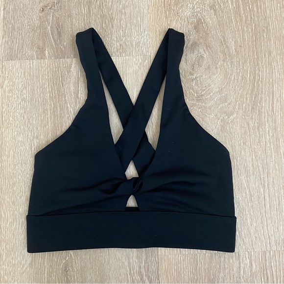 Fabletics | Intimates & Sleepwear | Fabletics Oasis Twist Sports Bra ...